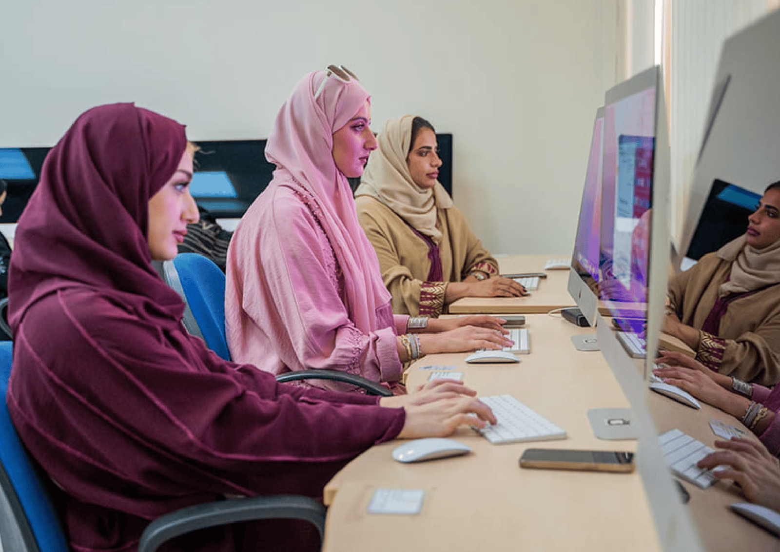 أكاديمية نفيسة شمس تطلق منصةً للتعليم الإلكتروني وتحصل على الاعتماد ...